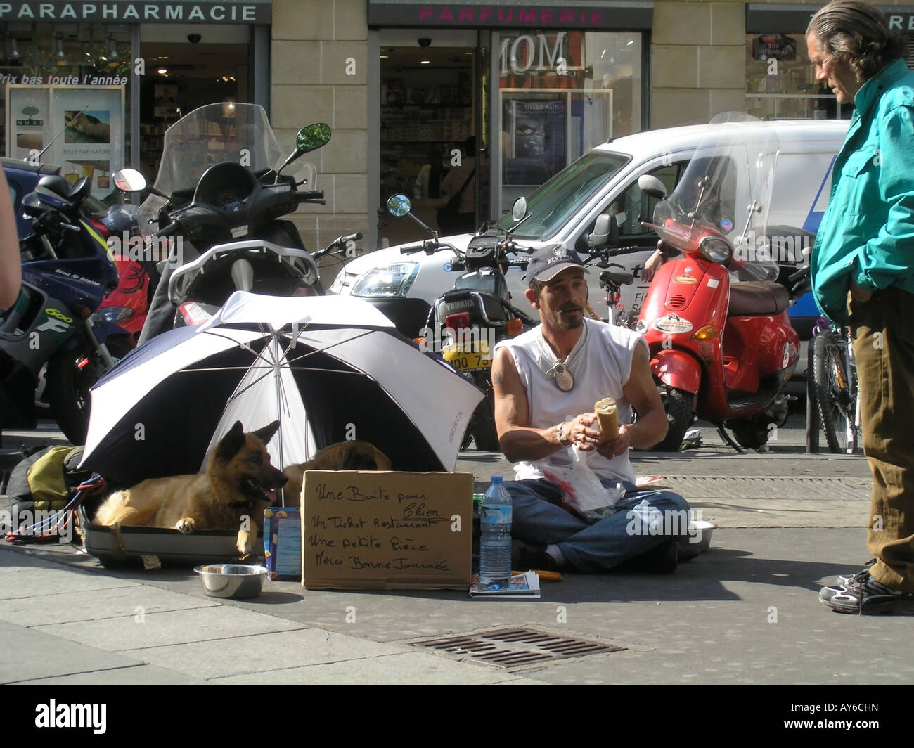 Urban poverty homeless paris -Fotos und -Bildmaterial in hoher ...