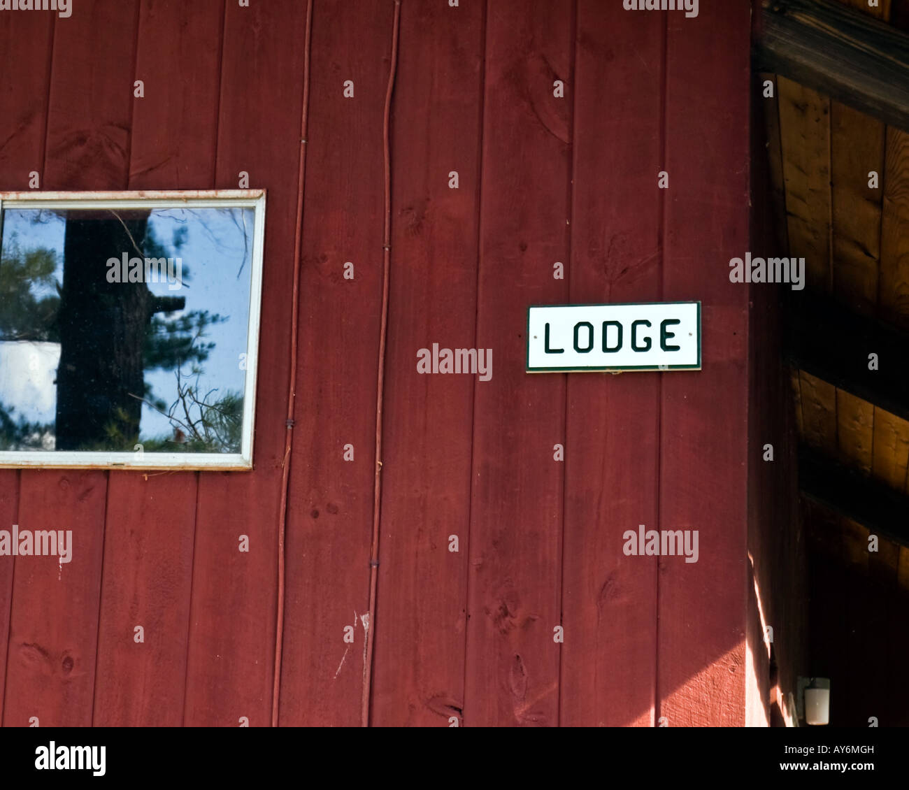 Red pine lodge -Fotos und -Bildmaterial in hoher Auflösung – Alamy