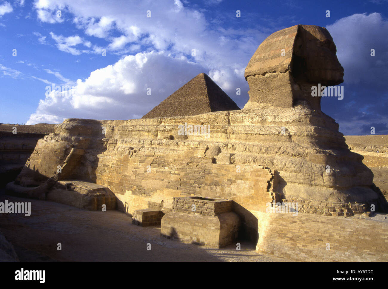 Große Sphinx & große Pyramide von Cheops Tal Tempel Gizeh Kairo ...