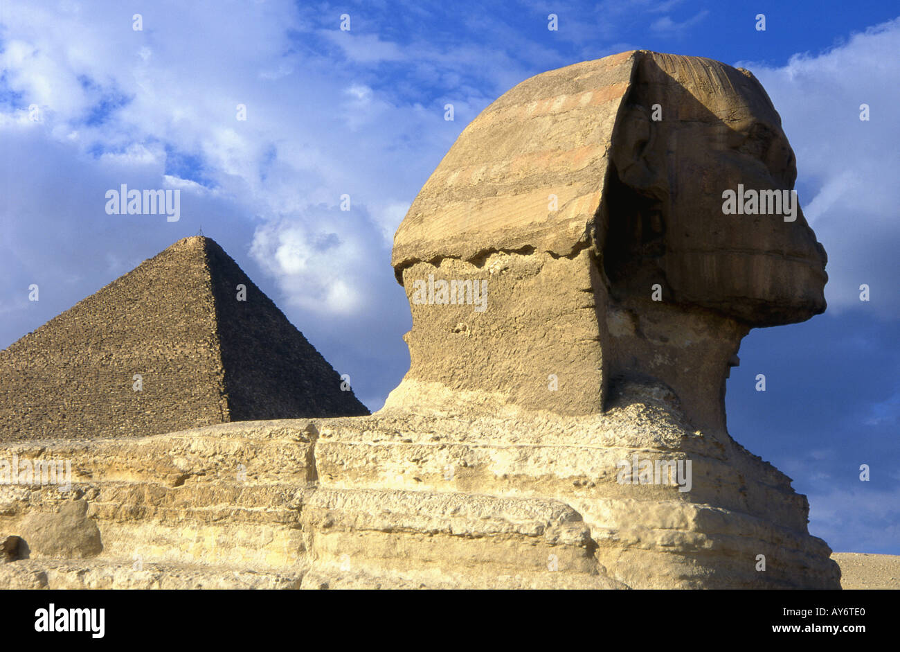 Große Sphinx & große Pyramide von Cheops Tal Tempel Gizeh Kairo ...