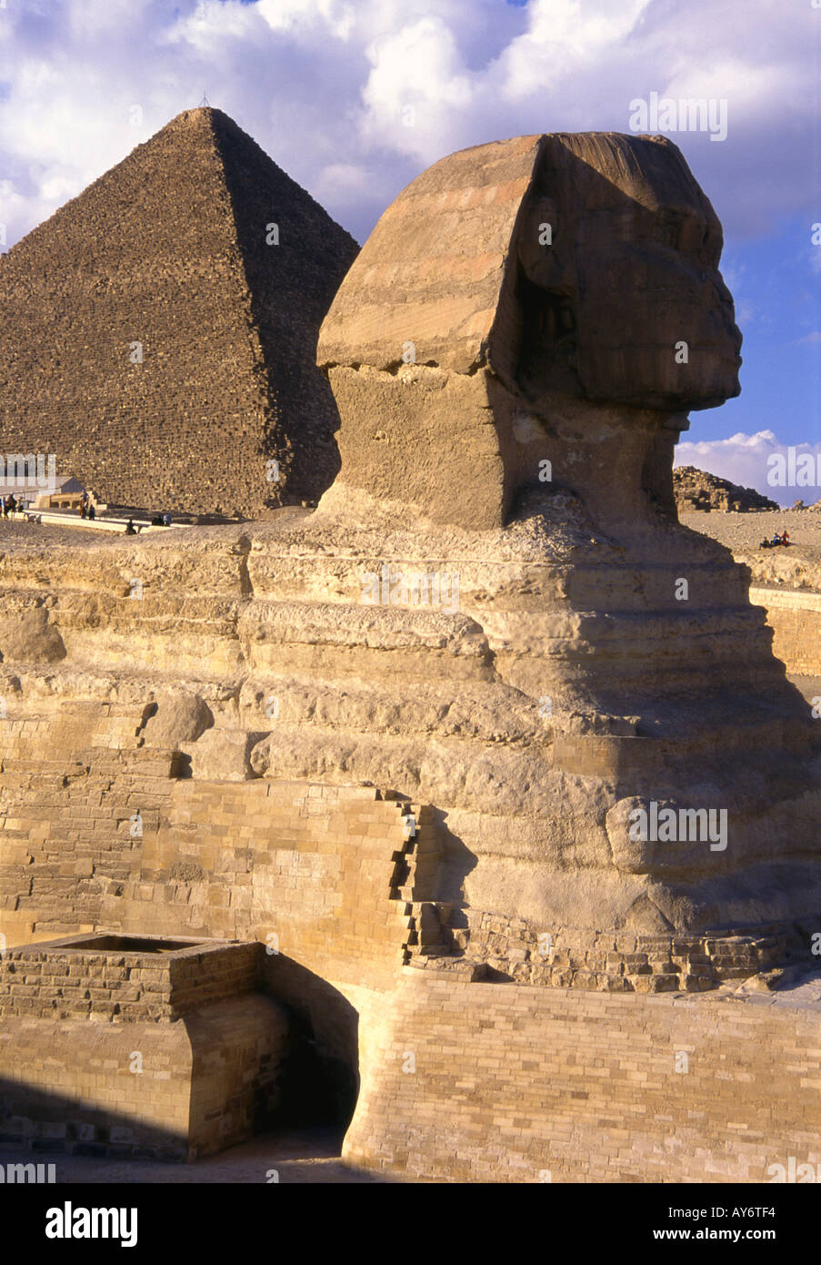 Große Sphinx & große Pyramide von Cheops Tal Tempel Gizeh Kairo ...