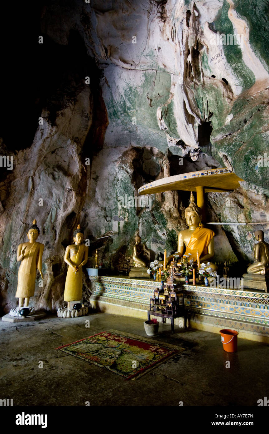 Buddha cave temple -Fotos und -Bildmaterial in hoher Auflösung – Alamy