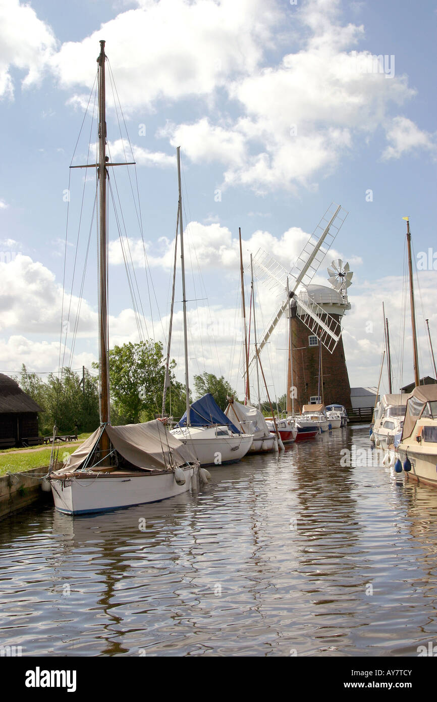 Horsey windpumpe wasserpumpe -Fotos und -Bildmaterial in hoher ...