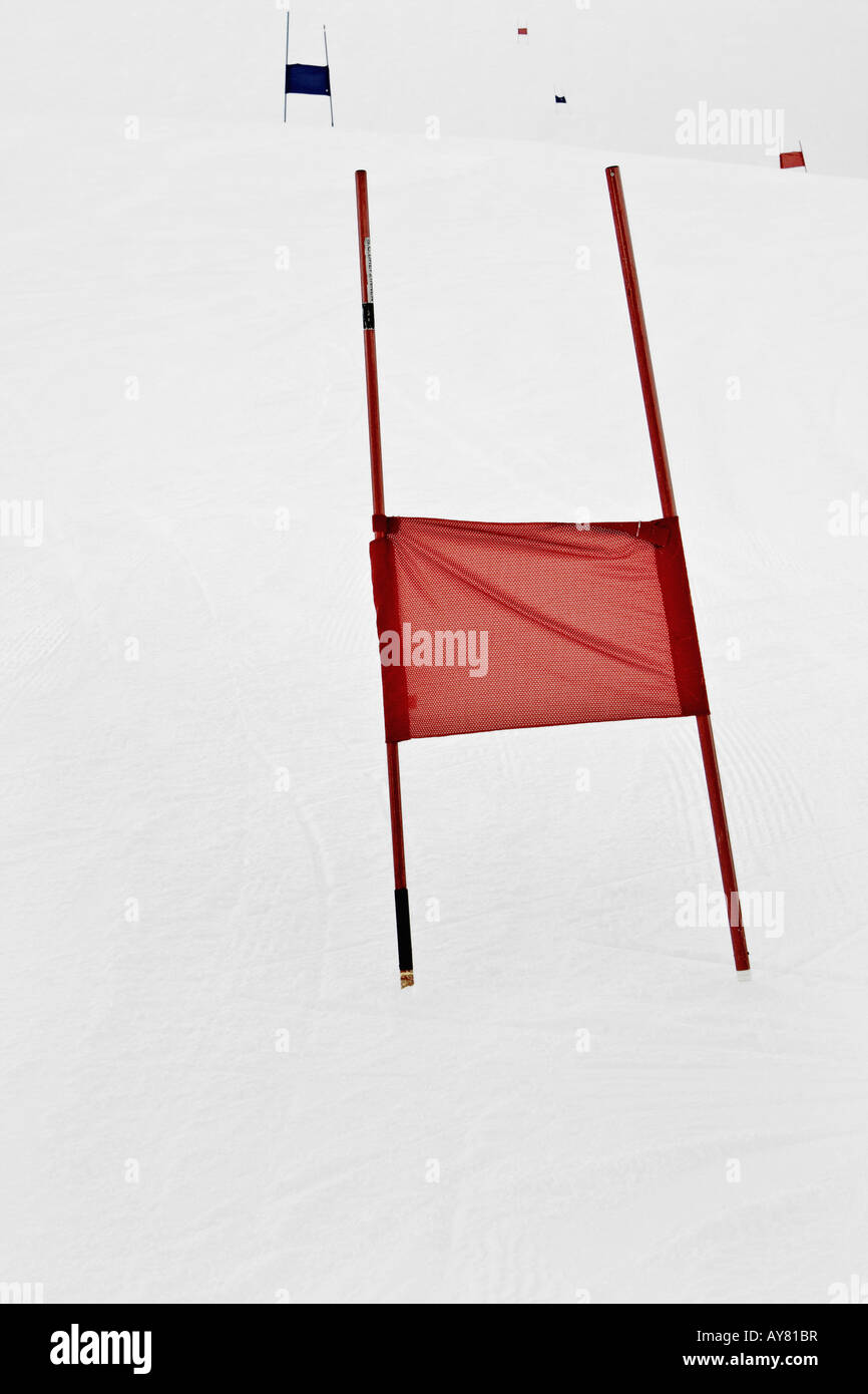 Slalom skiing gates -Fotos und -Bildmaterial in hoher Auflösung – Alamy