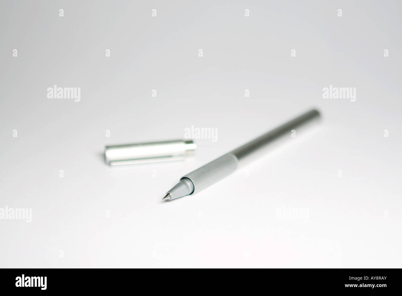 Stift Grauen Hintergrund Stockfotos und -bilder Kaufen - Alamy