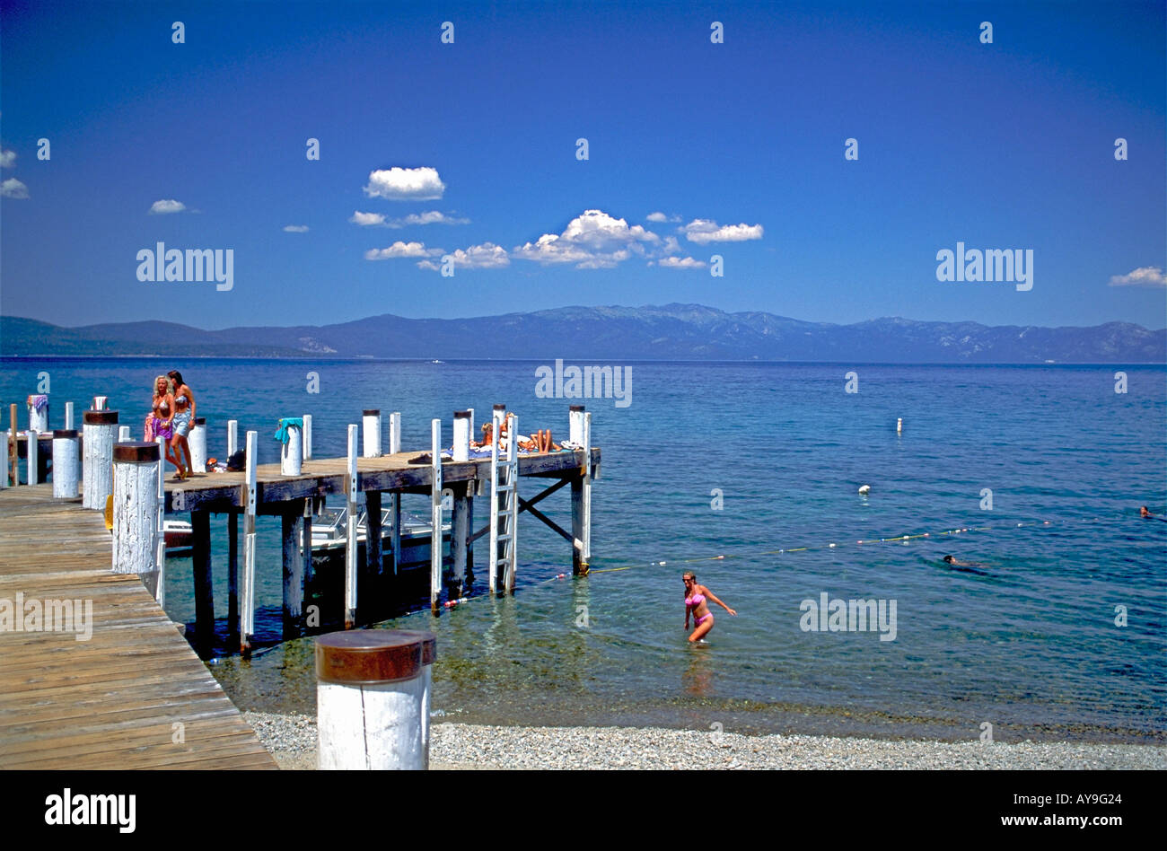Girls sunbathing in bikinis -Fotos und -Bildmaterial in hoher Auflösung ...