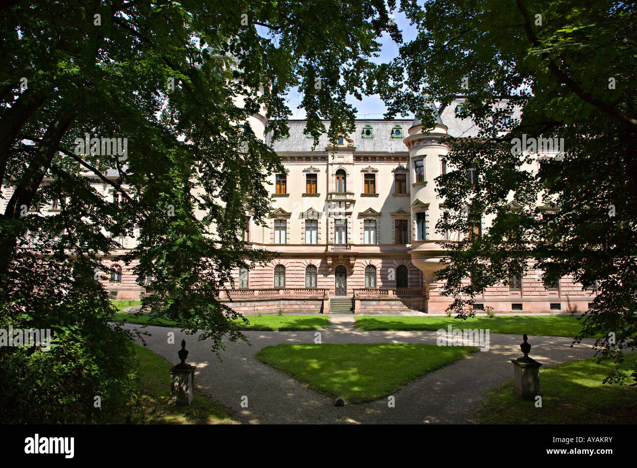 Schloss regensburg -Fotos und -Bildmaterial in hoher Auflösung – Alamy