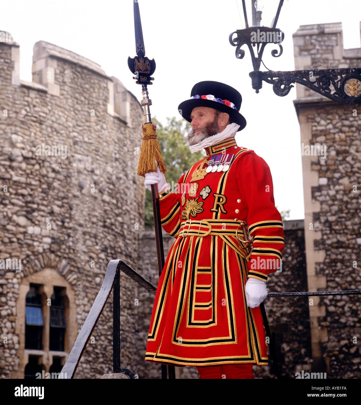 Beefeater Guard in zeremoniellen Uniform an der Tower of London-UK ...