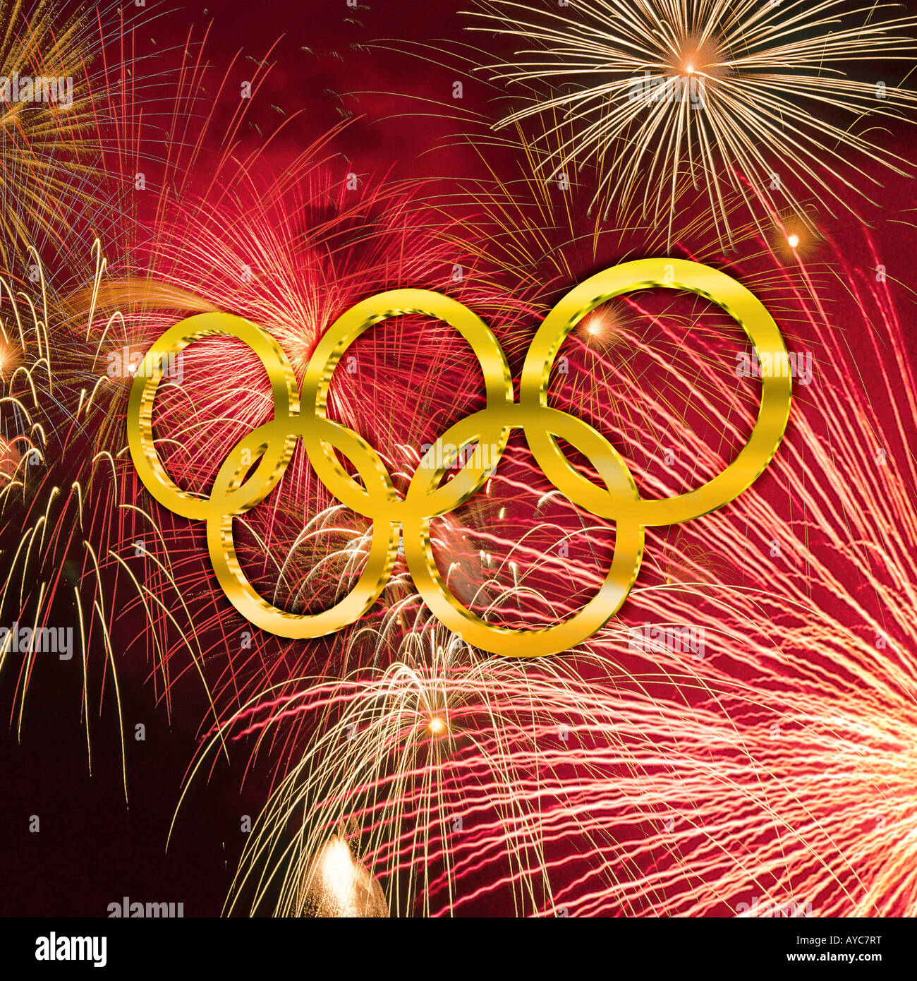 Goldene Olympische Ringe vor einem Himmel voller spektakuläre Ausbrüche ...