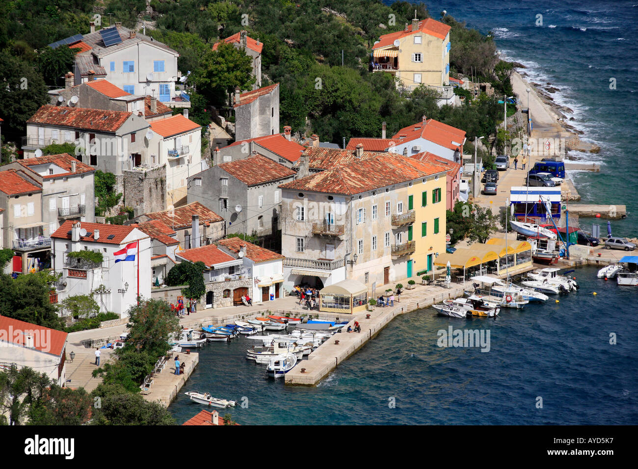 Entfernten Meer Dorf Valun auf der Insel Cres, Kroatien Stockfotografie ...