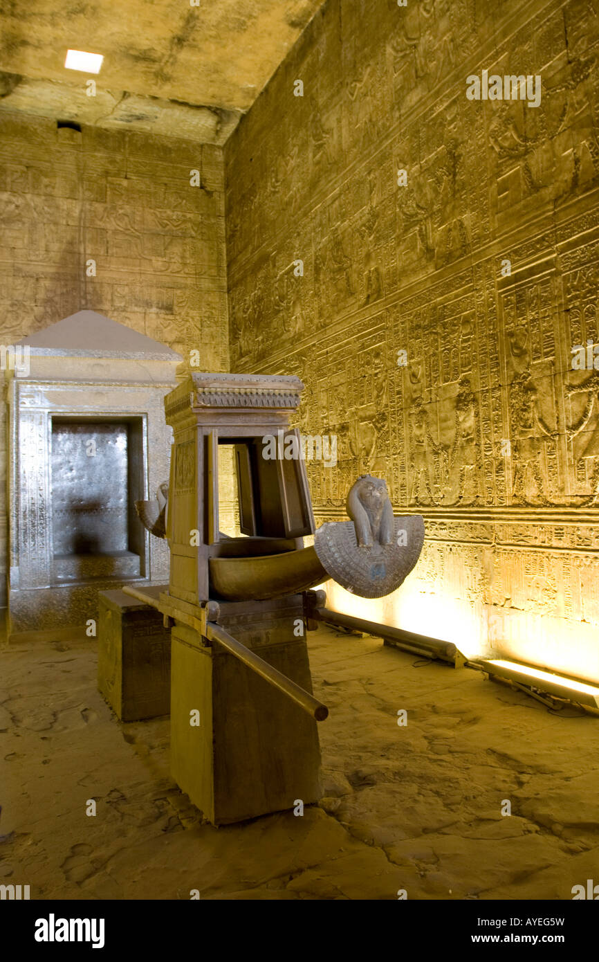 Heiligtum des Gottes Horus Tempel des Horus Edfu Luxor Nil Tal Ägypten ...