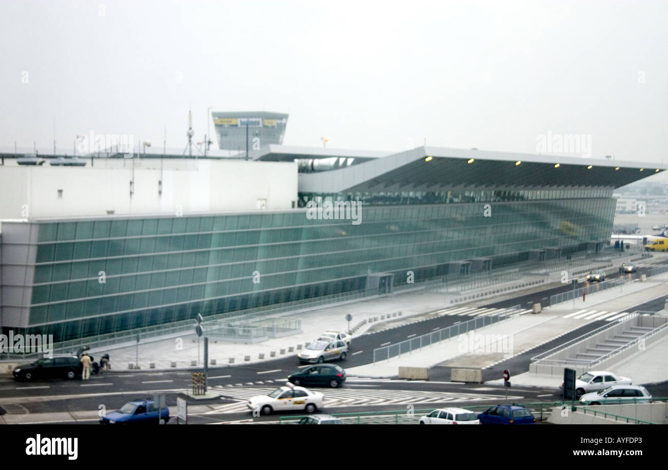 Hof von marriott warschau -Fotos und -Bildmaterial in hoher Auflösung ...