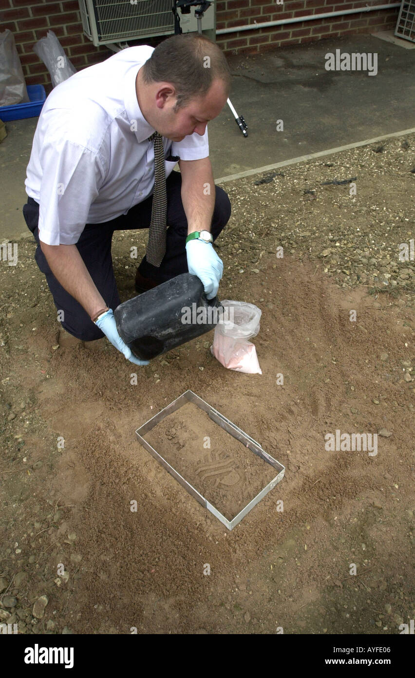 Crime scene ruler -Fotos und -Bildmaterial in hoher Auflösung – Alamy