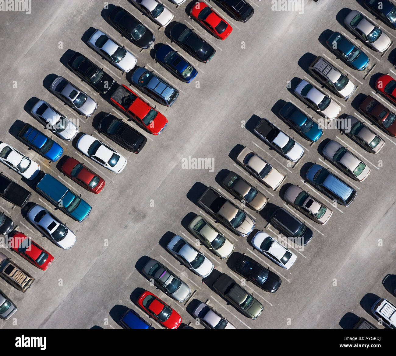 Cars parking lot -Fotos und -Bildmaterial in hoher Auflösung – Alamy