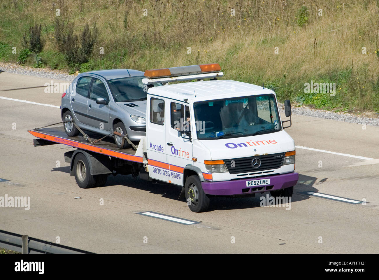 Mercedes Benz Delivery Van Stockfotos & Mercedes Benz Delivery Van ...