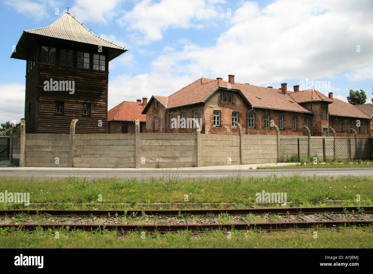 Ecke Wachturm und Block 28 (Gefangener Krankenhaus Block) von außerhalb ...