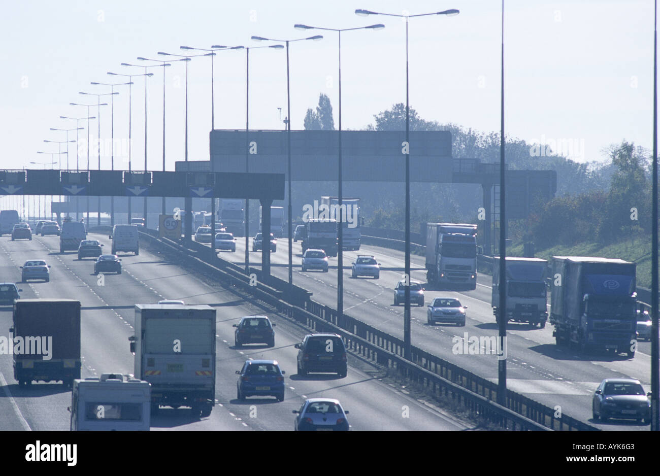 Britische autobahnbeleuchtung -Fotos und -Bildmaterial in hoher ...