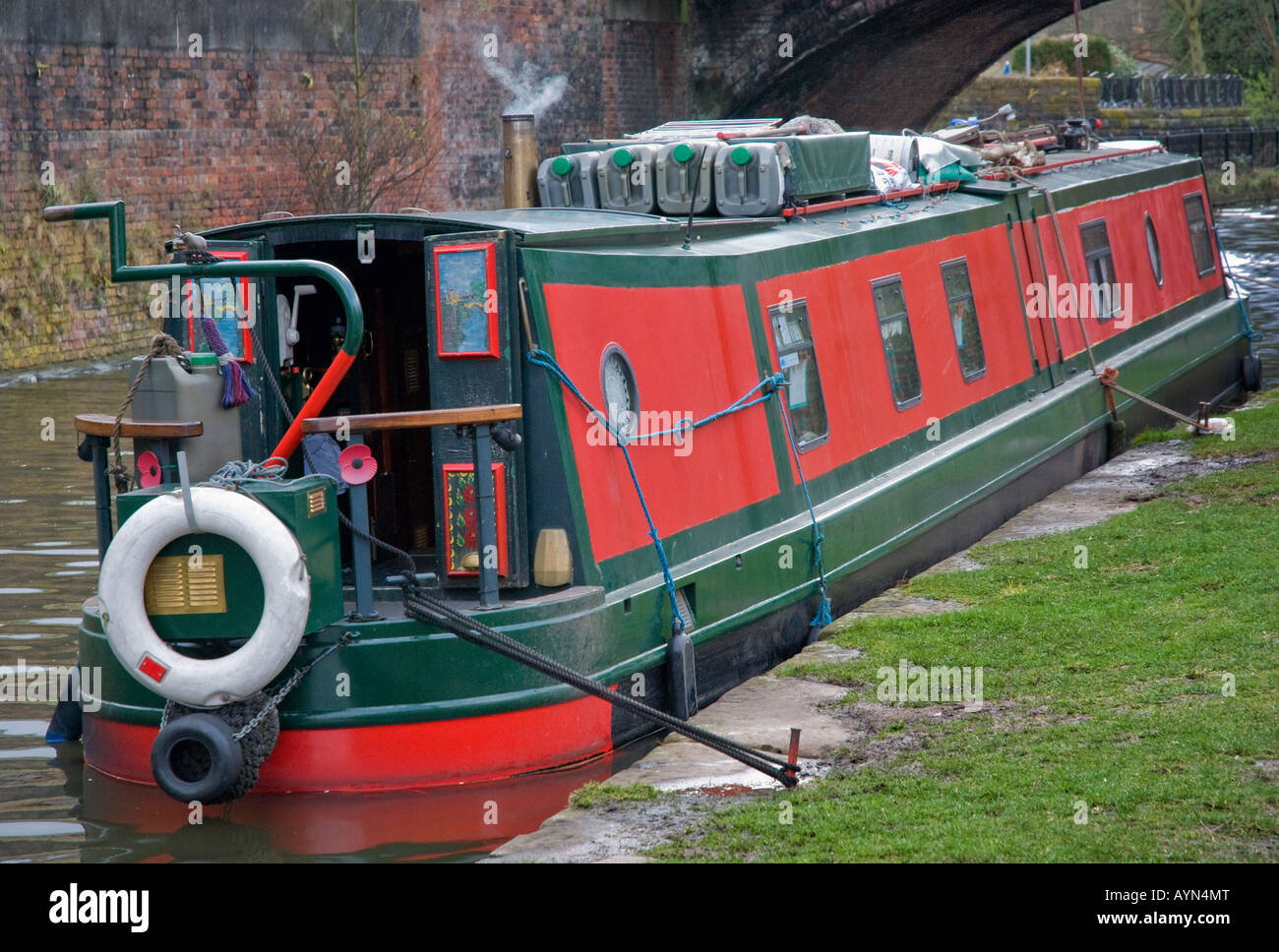 Red barge -Fotos und -Bildmaterial in hoher Auflösung – Alamy