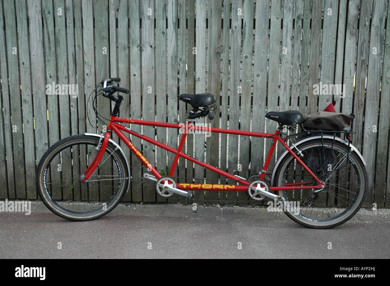 Tandem fahrrad -Fotos und -Bildmaterial in hoher Auflösung – Alamy