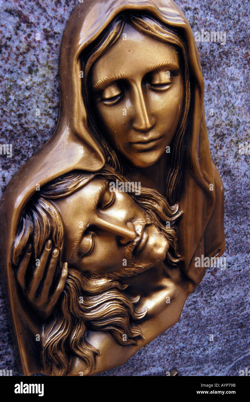 Metall messing bass relief zeigt jungfrau maria jesus christus pieta -Fotos und -Bildmaterial in ...