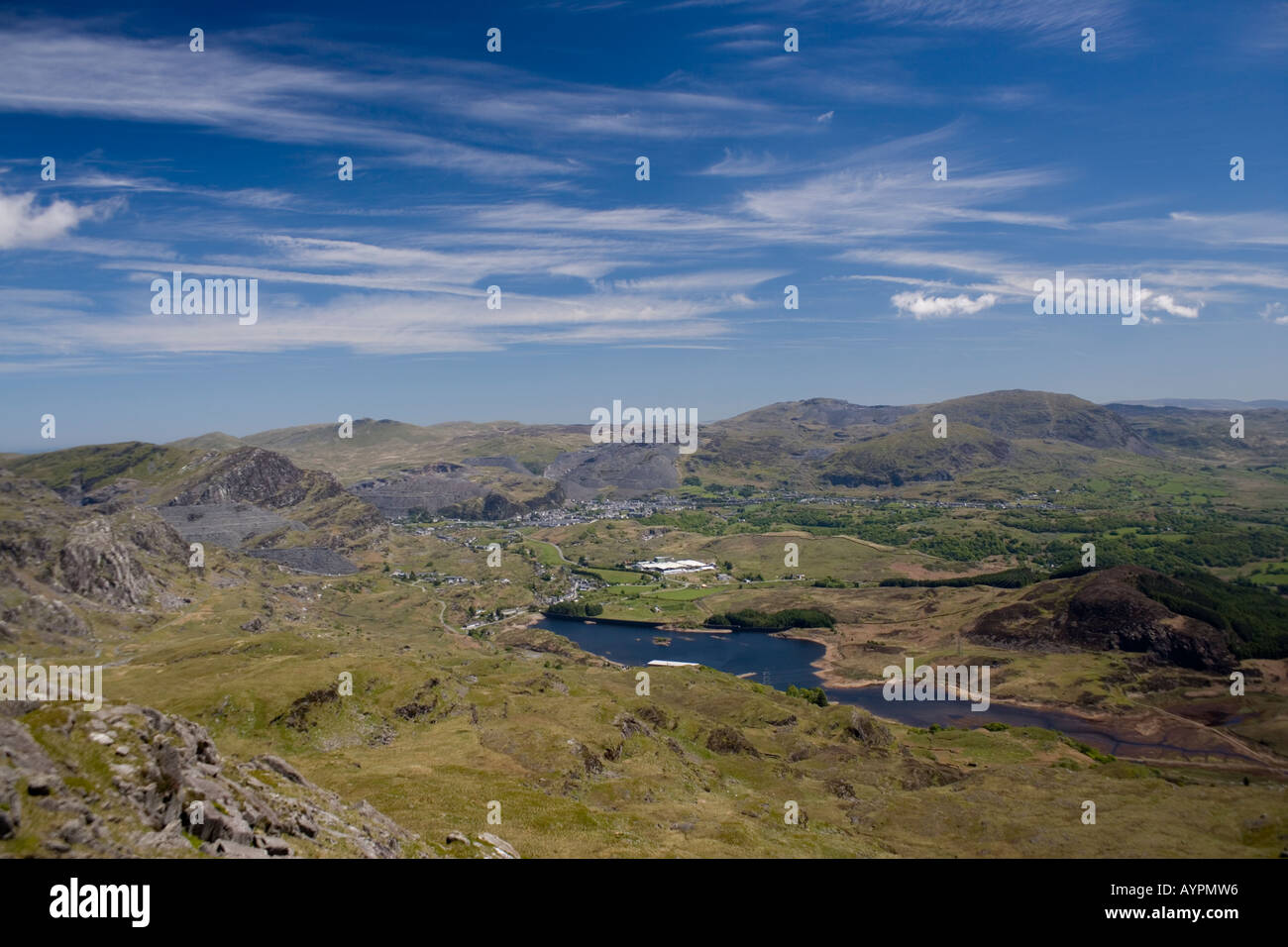 Blaenau Ffestiniog von Moelwyn-Bach und der Tanygrisiau-Stausees und hydro-elektrische Anlage ...