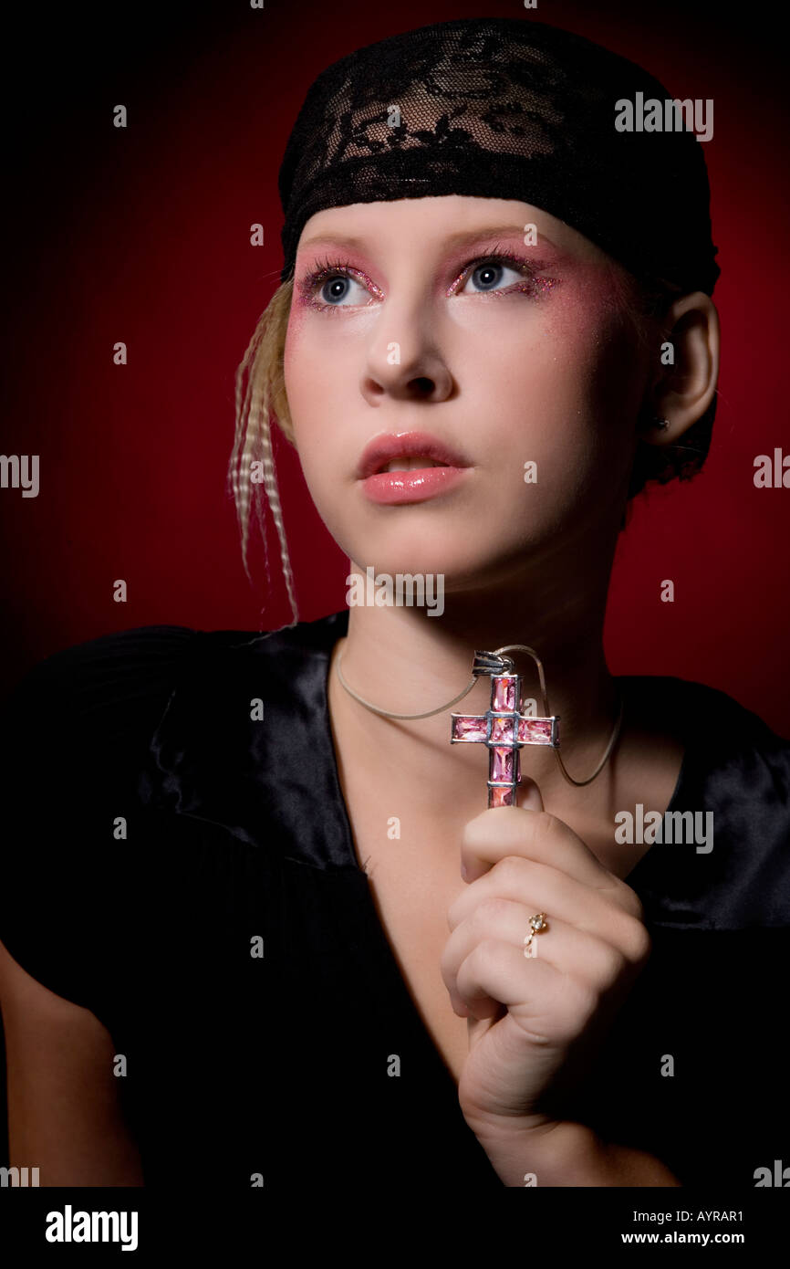 Gipsarm mädchen -Fotos und -Bildmaterial in hoher Auflösung – Alamy