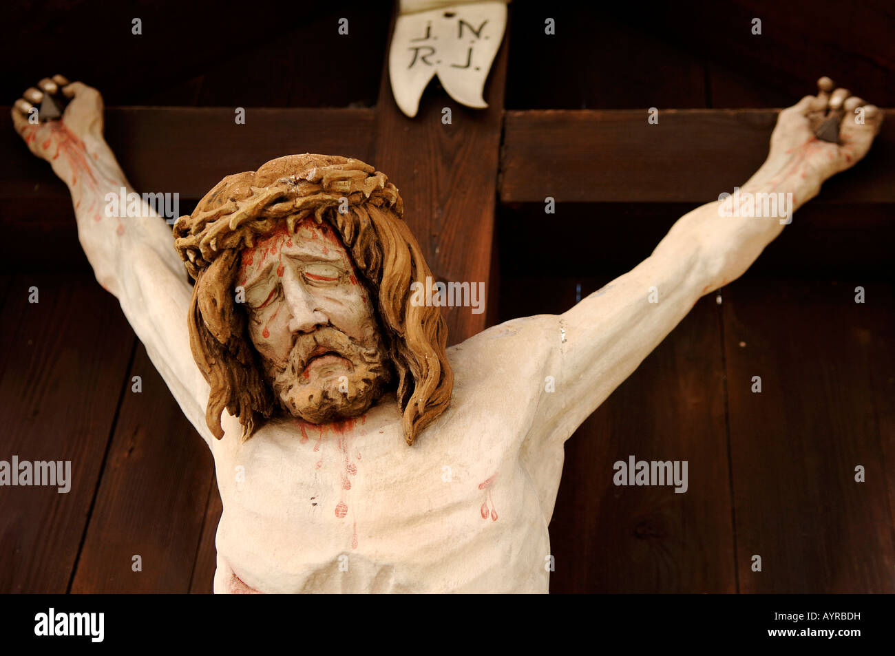 Statue von jesus am kreuz -Fotos und -Bildmaterial in hoher Auflösung – Alamy