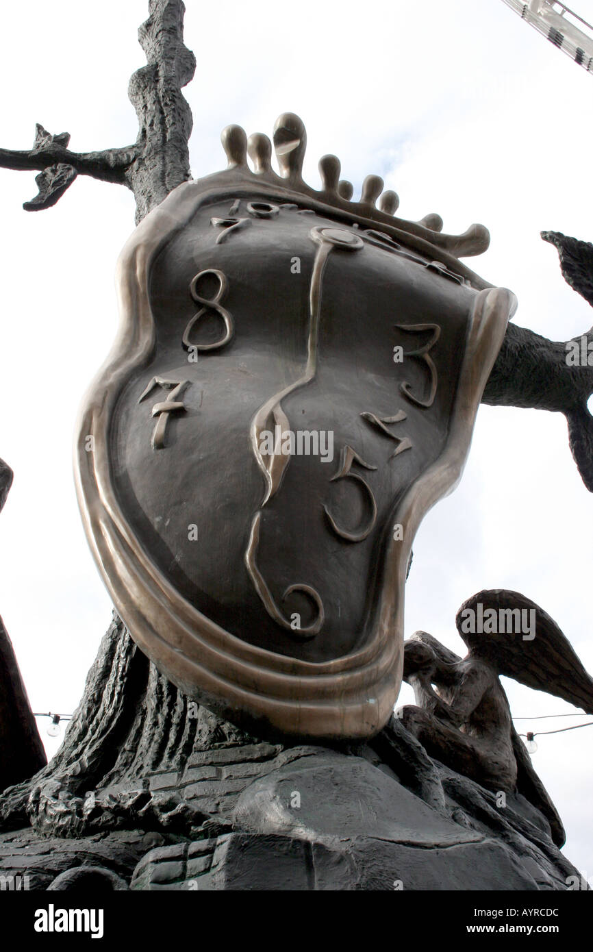 Dali clock -Fotos und -Bildmaterial in hoher Auflösung – Alamy