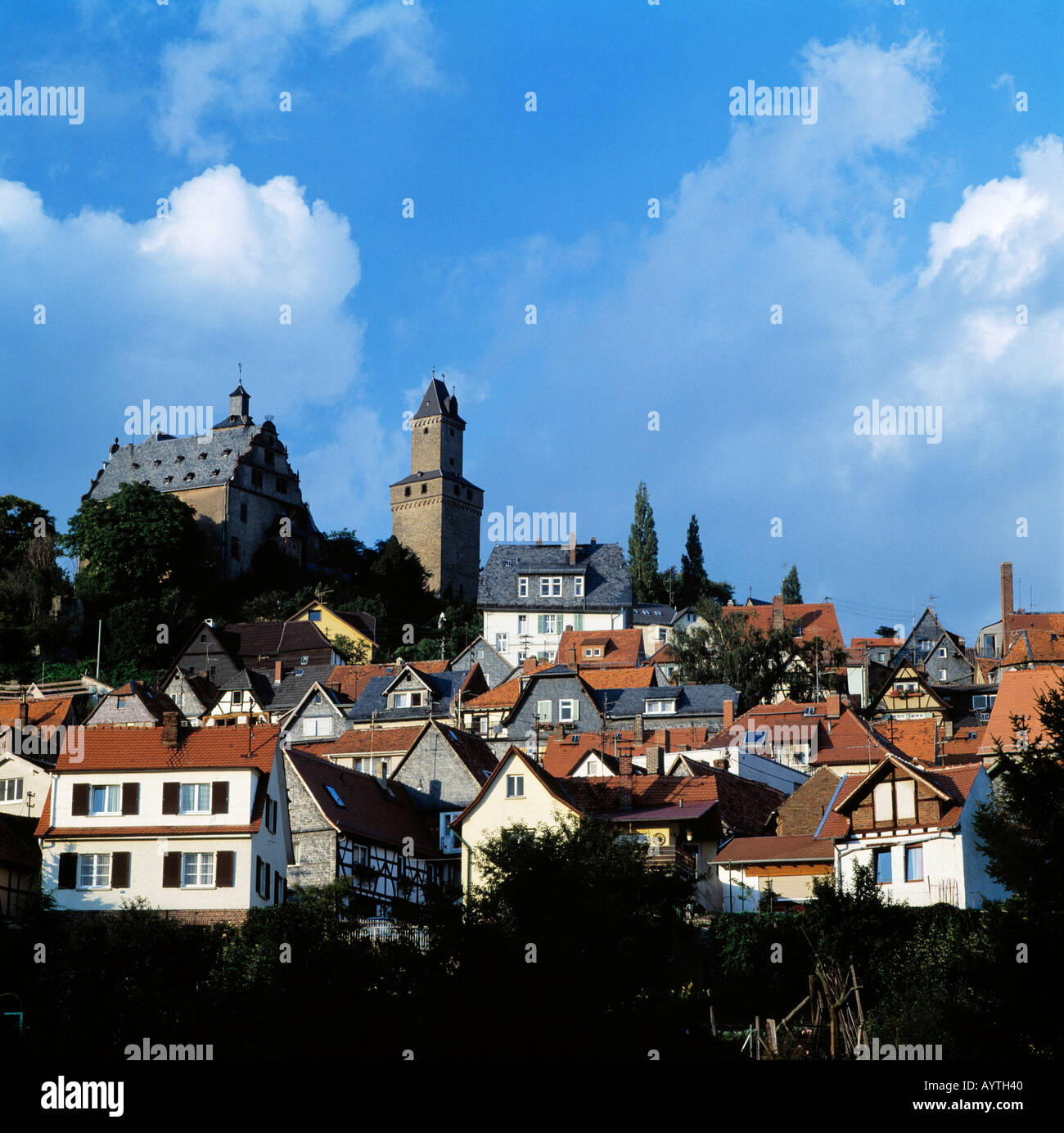 Stadtansicht Mit Burg Im Abendlicht, Kronberg, Naturpark Hoch-Taunus ...