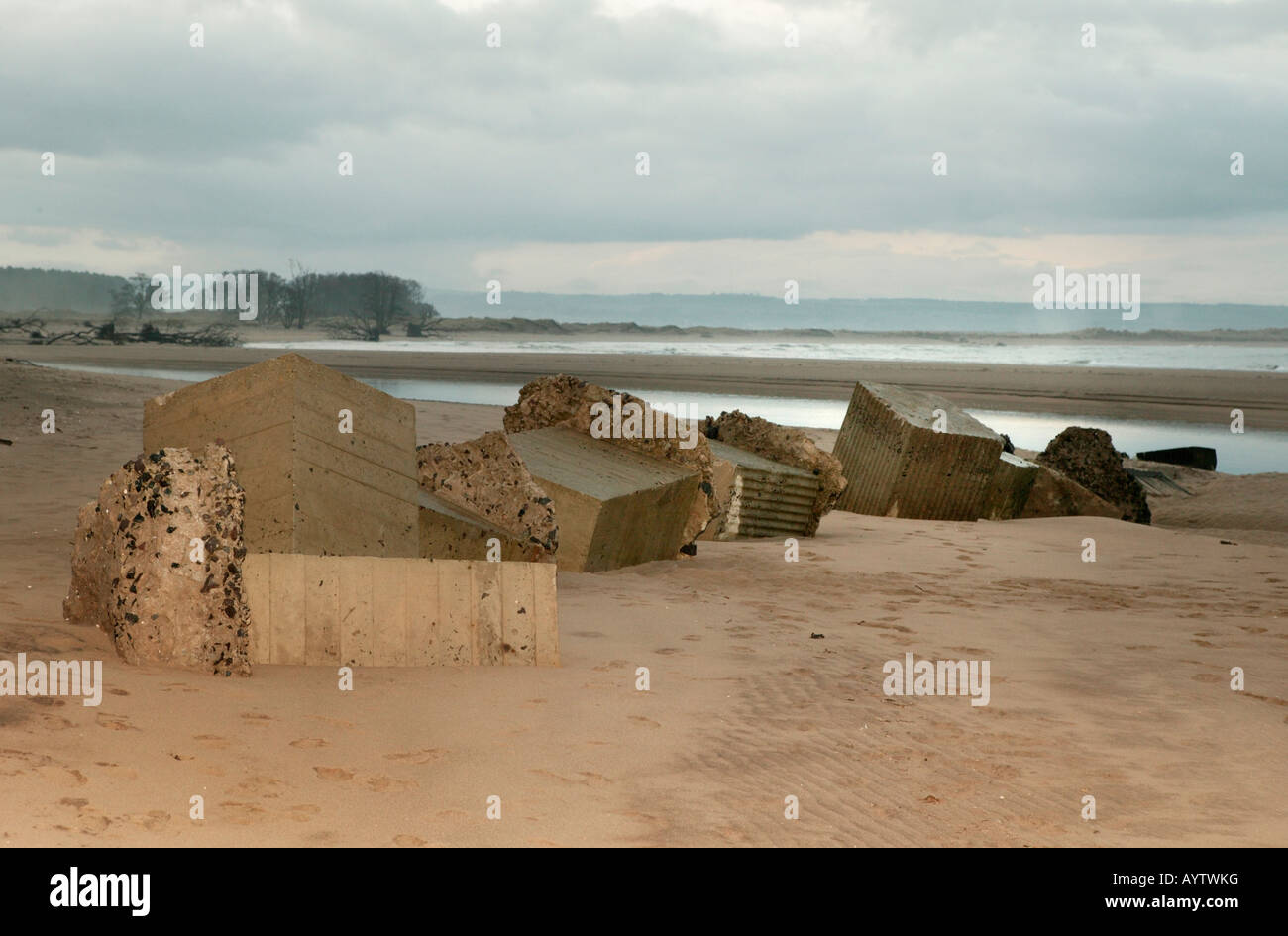 Panzerfallen am strand -Fotos und -Bildmaterial in hoher Auflösung – Alamy