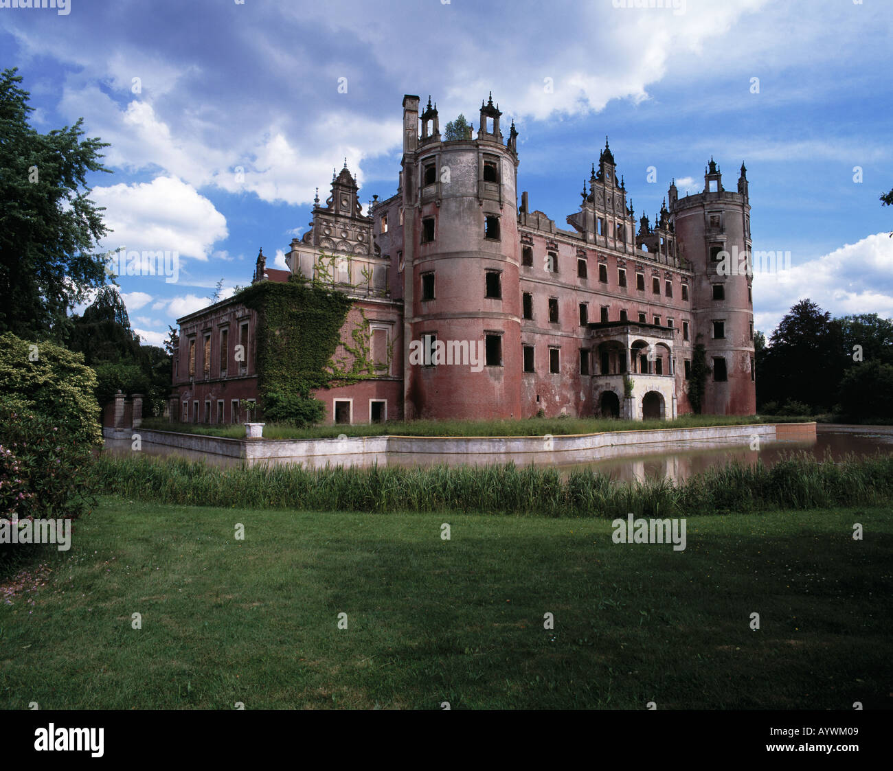 Schlossruine, Landschaftspark, Neues Schloss Im Fuerst von Pueckler ...