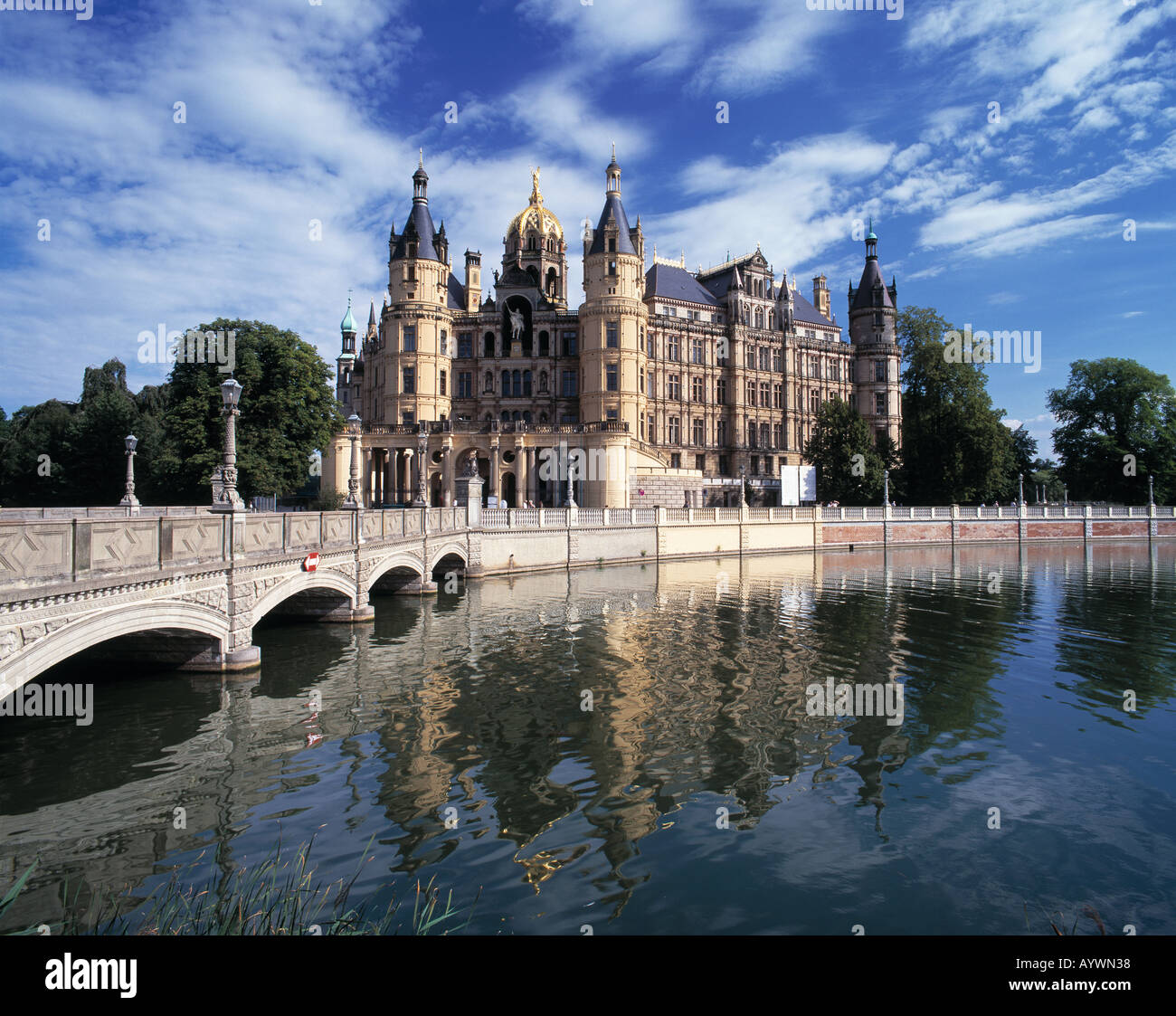 Schlossbruecke Und Schloss, Regierungssitz, Landtagsgebaeude, Landtag ...