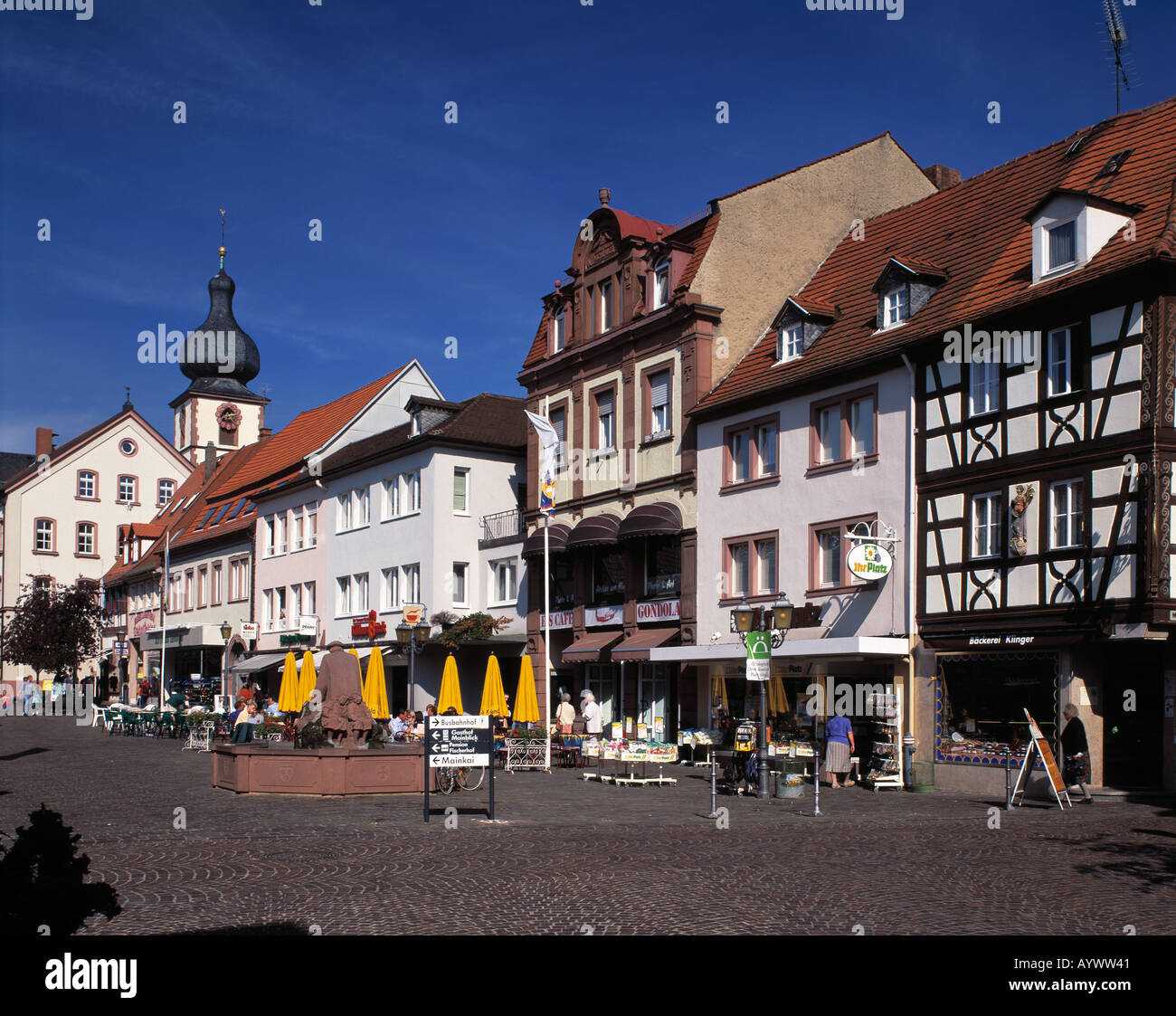 Marktplatz, Fussgaengerzone, St. Laurentius-Kirche, Marktheidenfeld ...