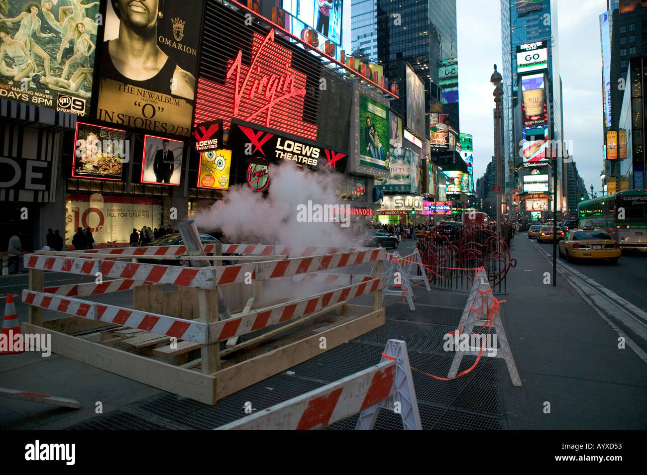 Construction on times square new -Fotos und -Bildmaterial in hoher ...