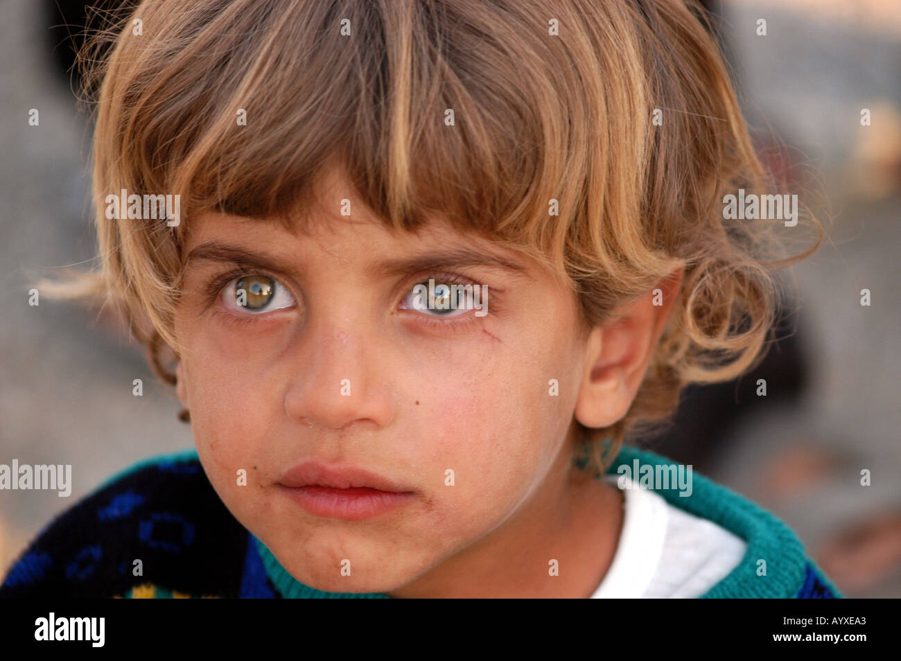 Kurdische mädchen blaue augen -Fotos und -Bildmaterial in hoher ...
