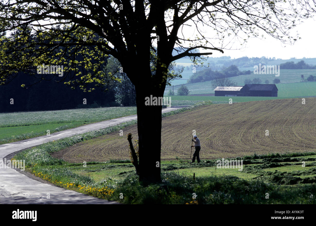 Mann und arbeit -Fotos und -Bildmaterial in hoher Auflösung – Alamy