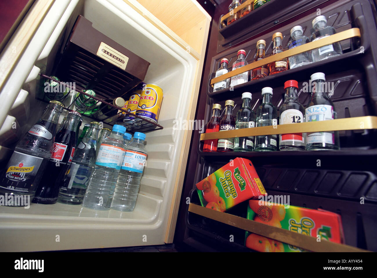 Mini bar hotel -Fotos und -Bildmaterial in hoher Auflösung – Alamy