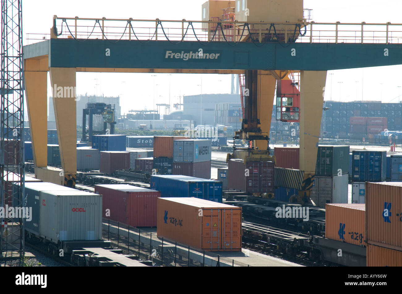 Rail crane -Fotos und -Bildmaterial in hoher Auflösung – Alamy