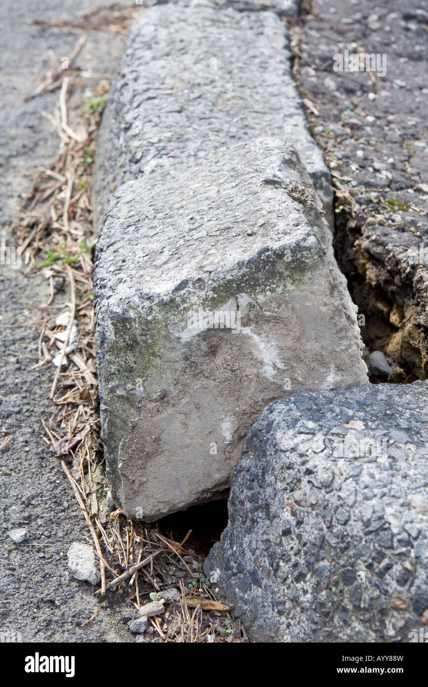 A raised kerbstone -Fotos und -Bildmaterial in hoher Auflösung – Alamy