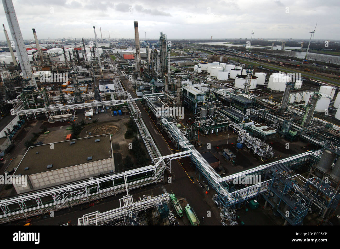 Aerial View Harbour Rotterdam Oil Stockfotos und -bilder Kaufen - Alamy