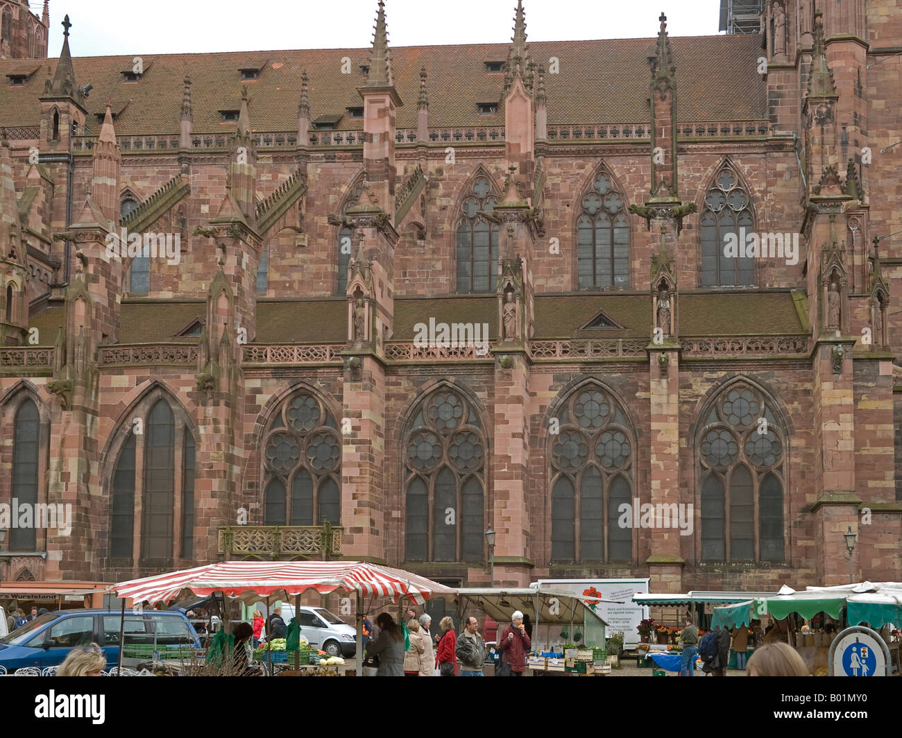 Munsterplatz markt -Fotos und -Bildmaterial in hoher Auflösung – Alamy