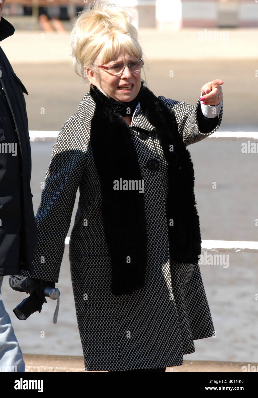 Barbara windsor actress -Fotos und -Bildmaterial in hoher Auflösung – Alamy