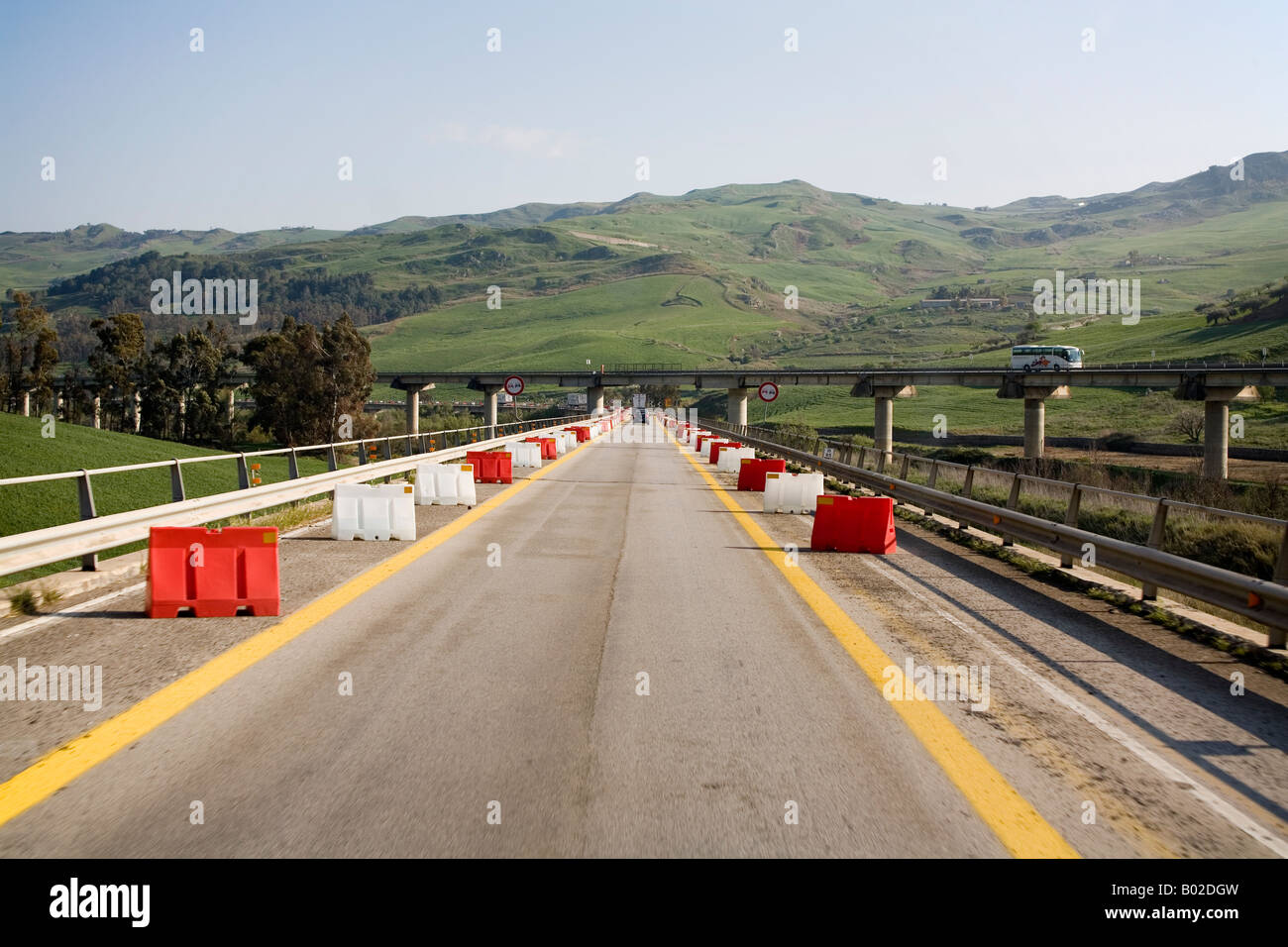 Motorway sicily italy -Fotos und -Bildmaterial in hoher Auflösung – Alamy