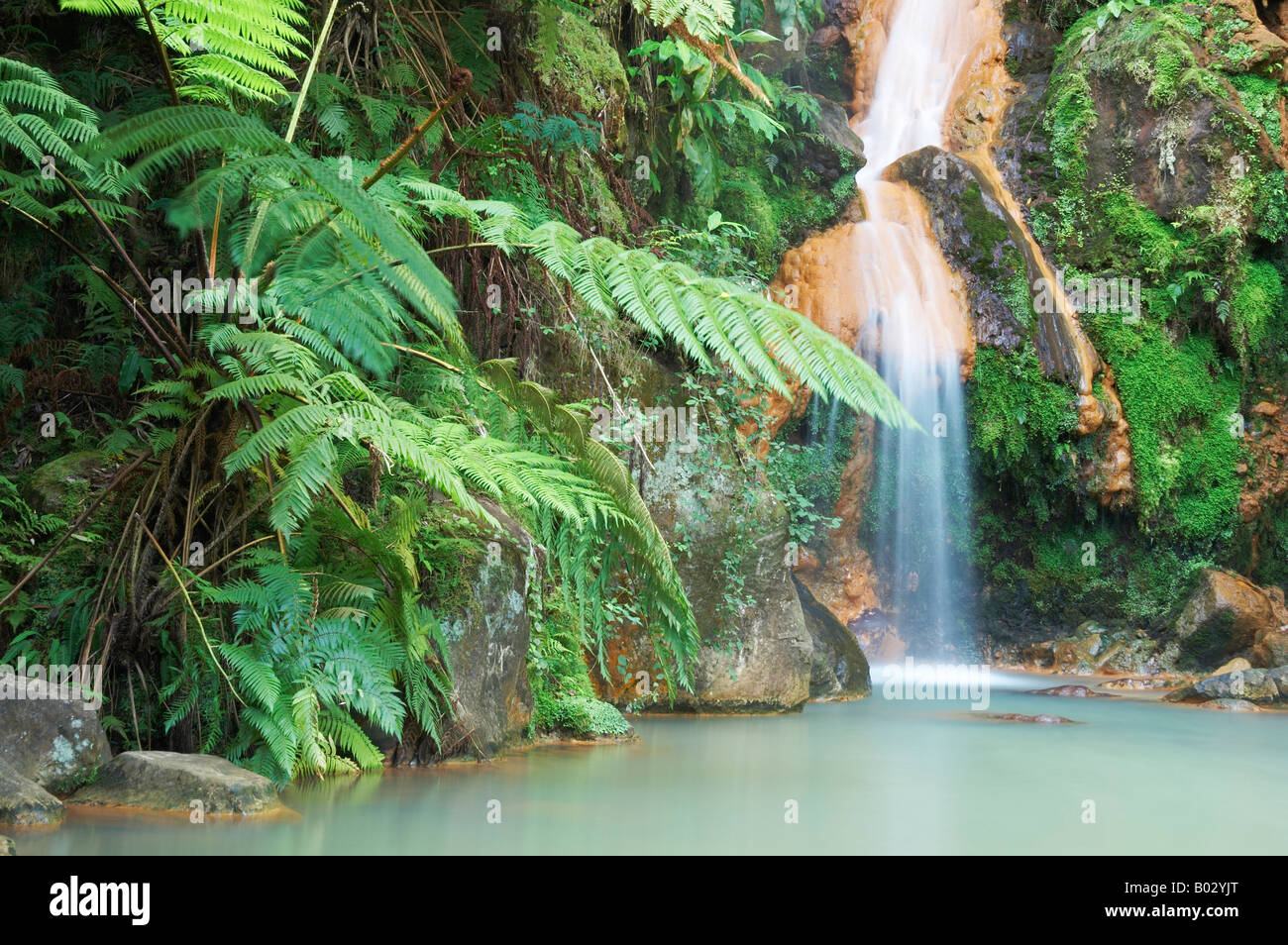 Azoren, Caldeira Velha Wasserfall in der Nähe von Ribeira Grande, Insel ...