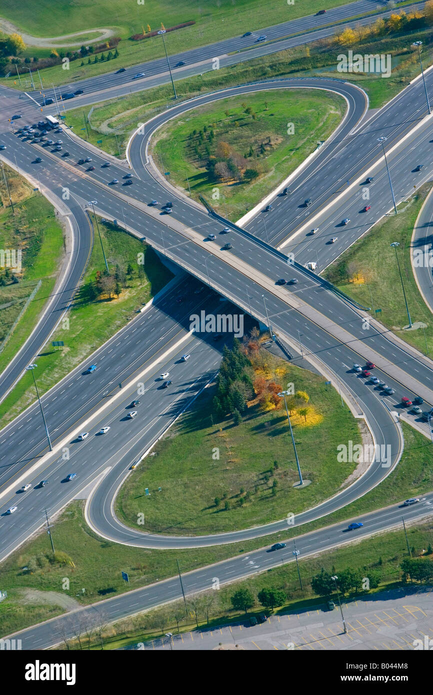 Verkehr autobahn kreis von oben -Fotos und -Bildmaterial in hoher ...