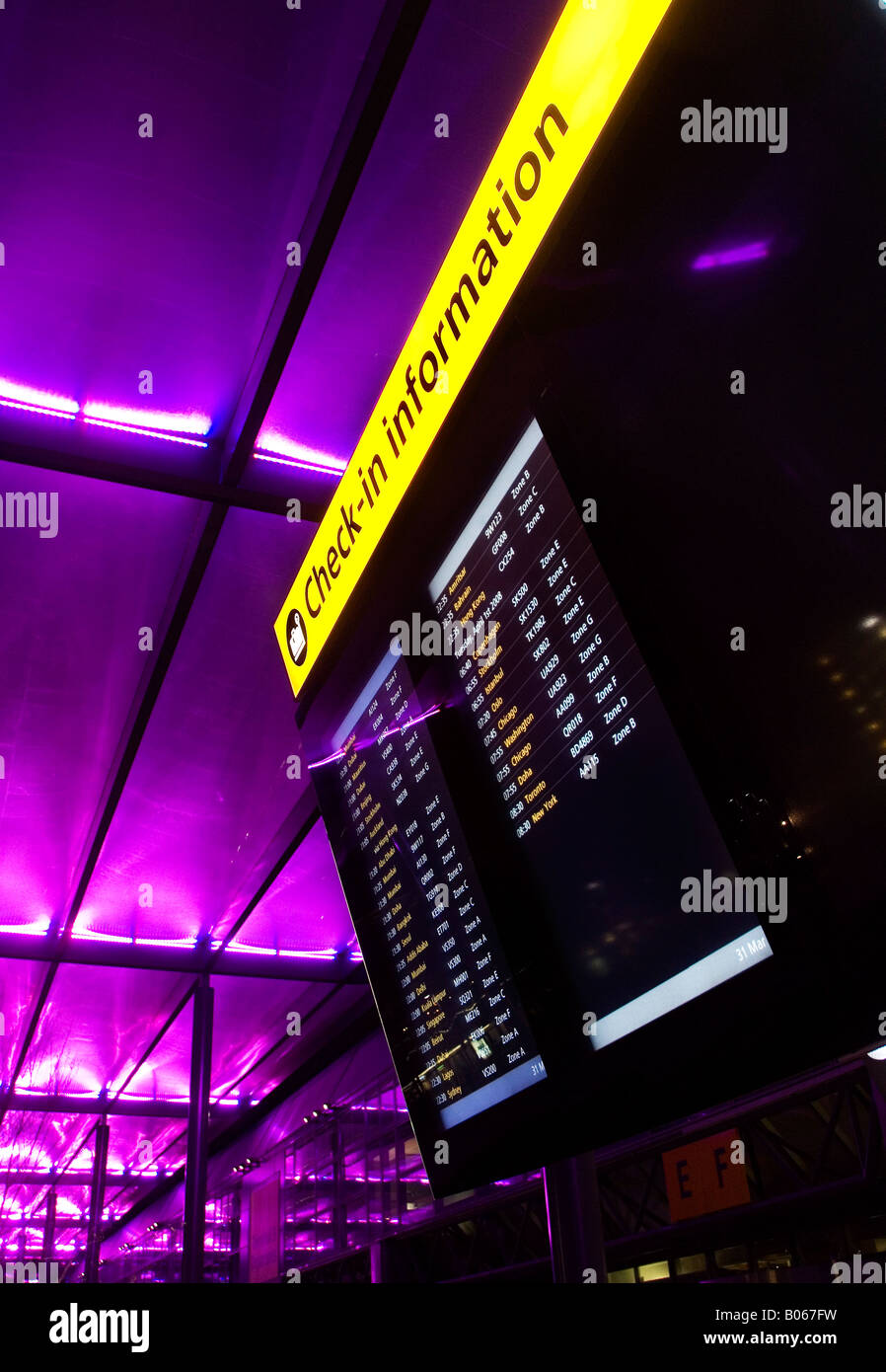 Terminal 3 Check In Stockfotos & Terminal 3 Check In Bilder - Alamy