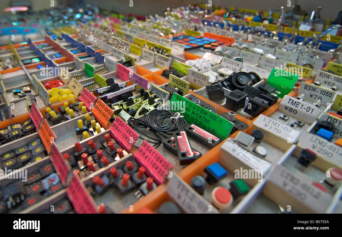 Elektronik bauteile -Fotos und -Bildmaterial in hoher Auflösung – Alamy