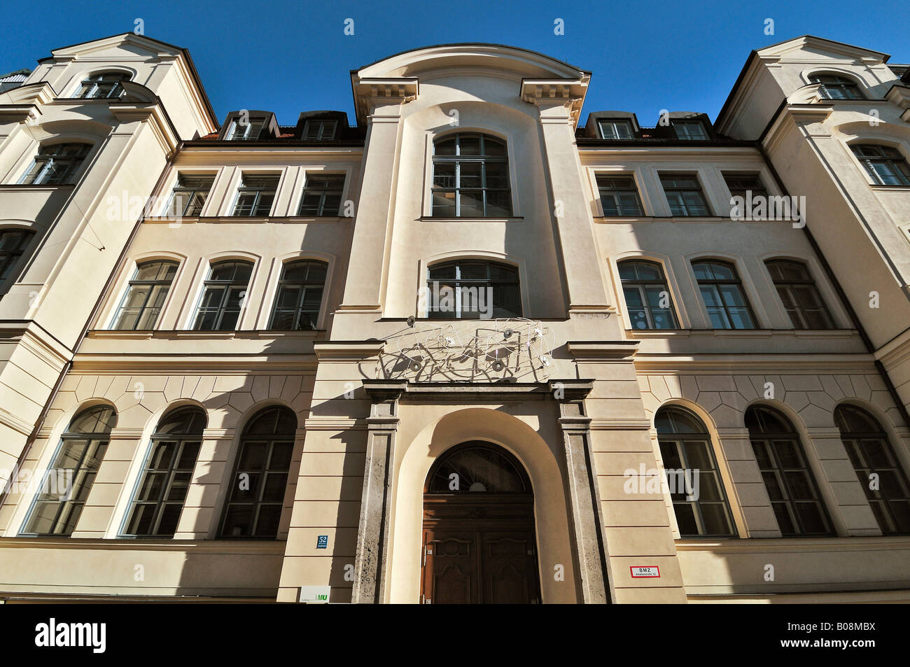 Entrance university lmu munich bavaria -Fotos und -Bildmaterial in ...