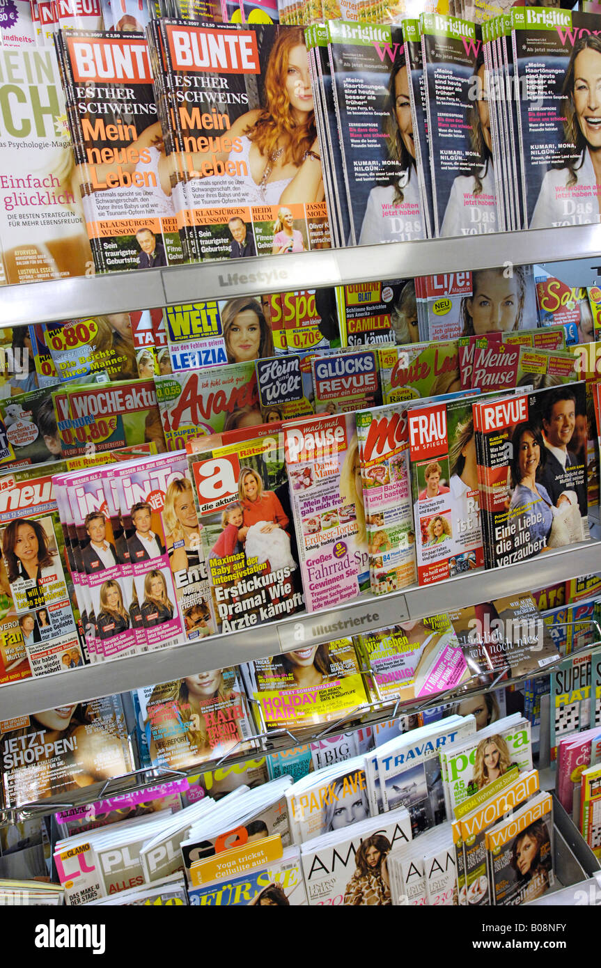 Zeitungskiosk im supermarkt -Fotos und -Bildmaterial in hoher Auflösung ...