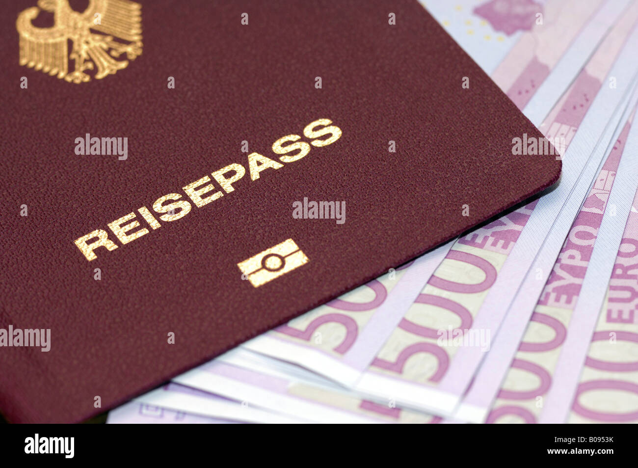 Deutschen Pass und 500 Euro-Scheine Stockfotografie - Alamy
